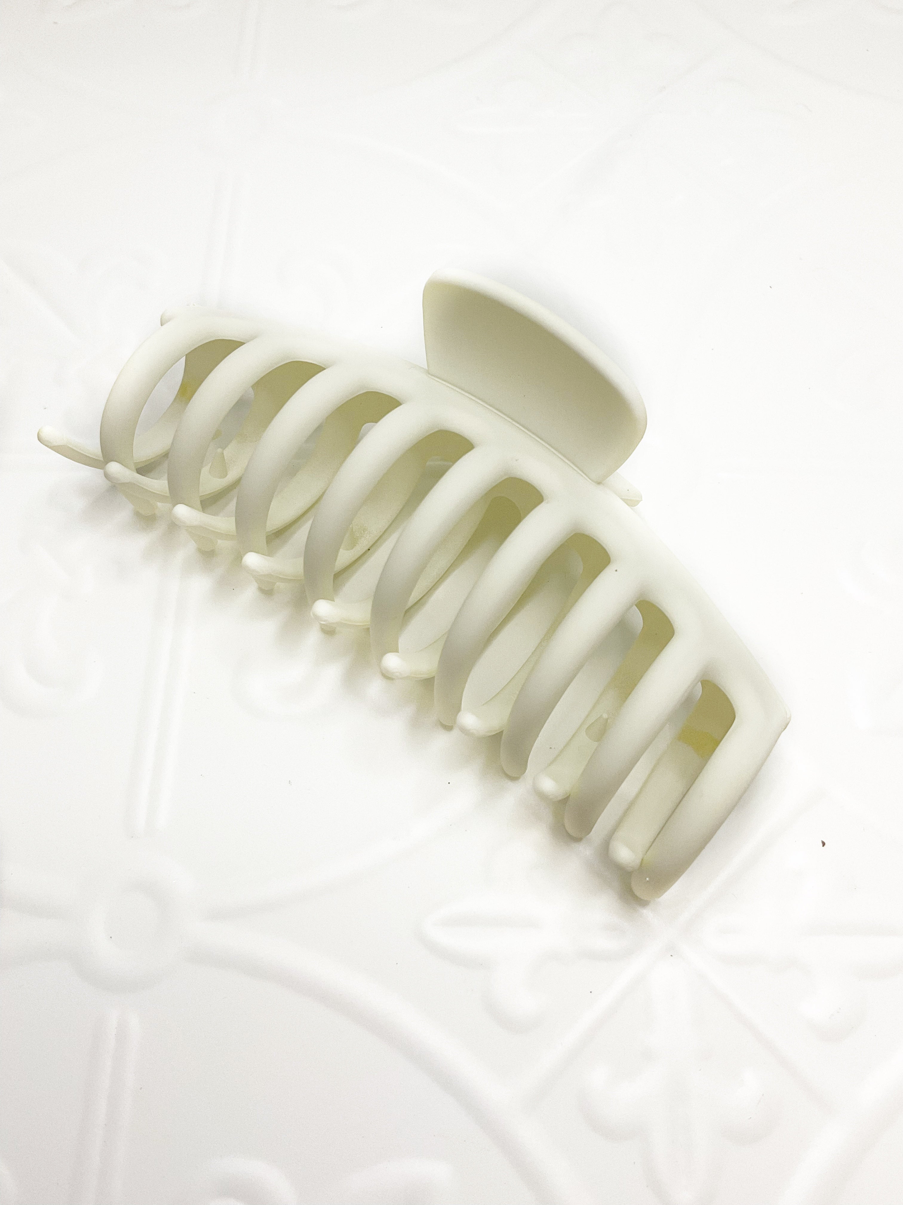 Claw clip - Cream – Gypsy Jiinda